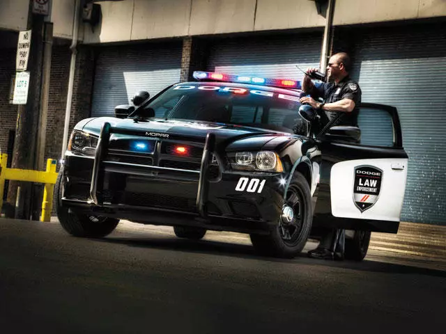 UChrysler Ukhumbula I-10,000 Dodge Charger Police Interceptors 38116_3