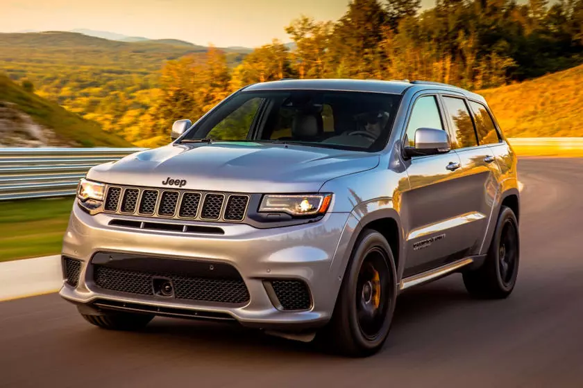 2018-2021 Jeep Grand Cherokee Trackhawk framifrån körning