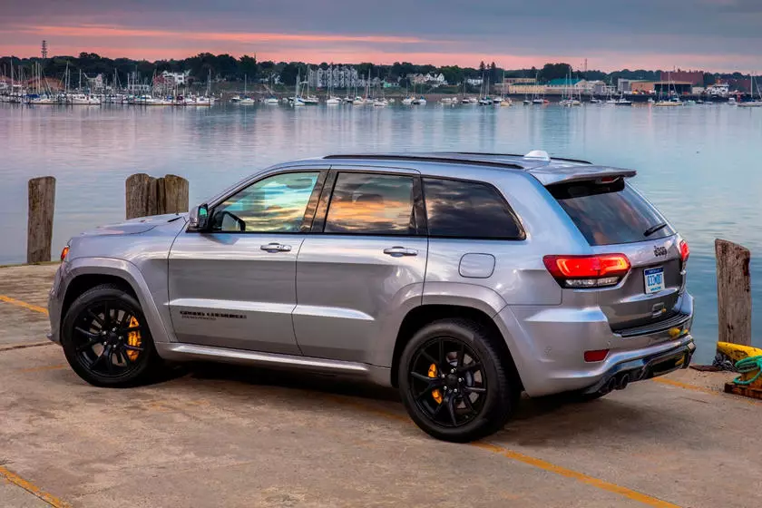 Vue d'angle arrière du Jeep Grand Cherokee Trackhawk 2018-2021