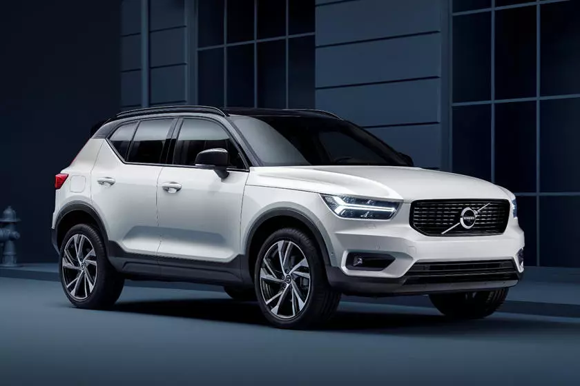 2019-2021 Volvo XC40 تھری کوارٹر فرنٹ رائٹ