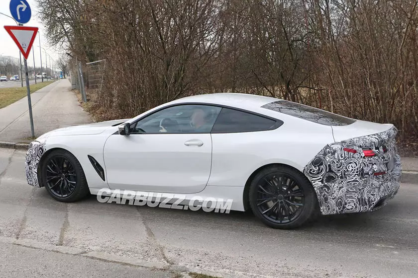 BMW 8-reeks Coupe Facelifting vir die eerste keer bespied 38288_5