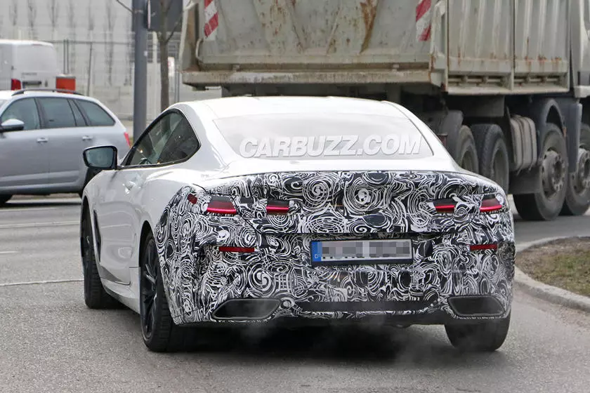 BMW 8-reeks Coupe Facelifting vir die eerste keer bespied 38288_8