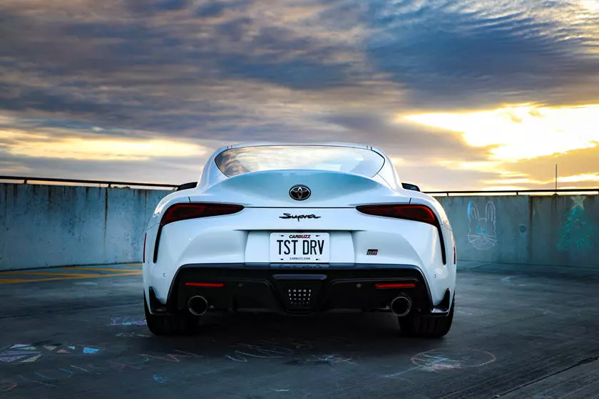 Pandangan Belakang Toyota Supra 2021