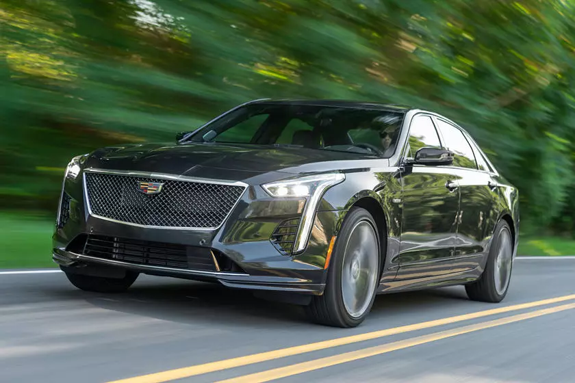 2019-2020 Cadillac CT6-V eestvaatega sõitmine