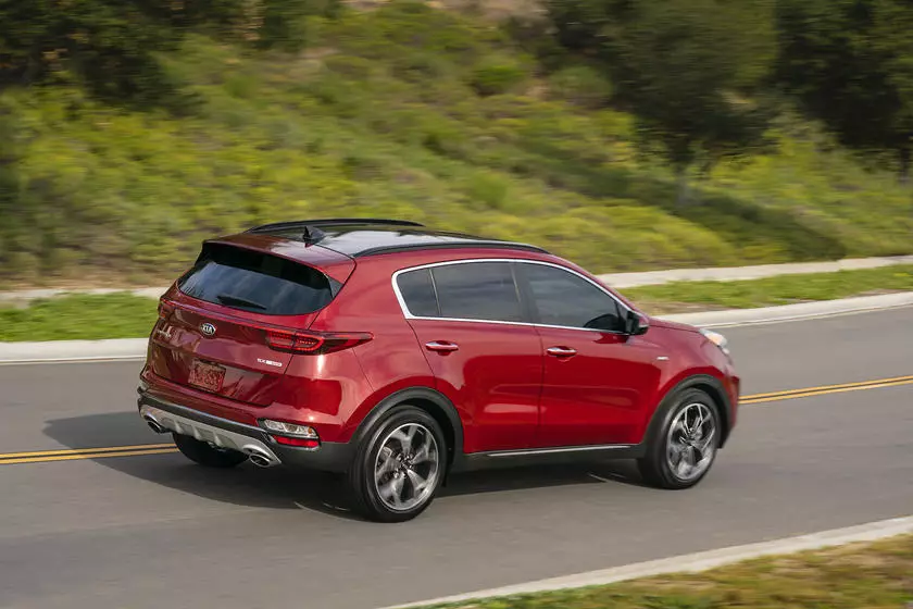 Kia Sportage 2020, вид сзади, вождение