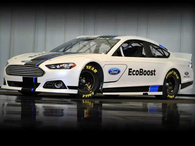 2013 Ford Fusion NASCAR Racecar එළිදක්වන ලදී 38494_1