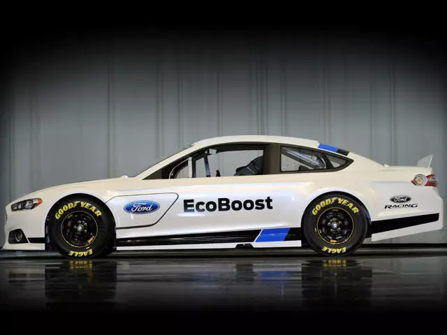 2013 Ford Fusion NASCAR Racecar එළිදක්වන ලදී 38494_2