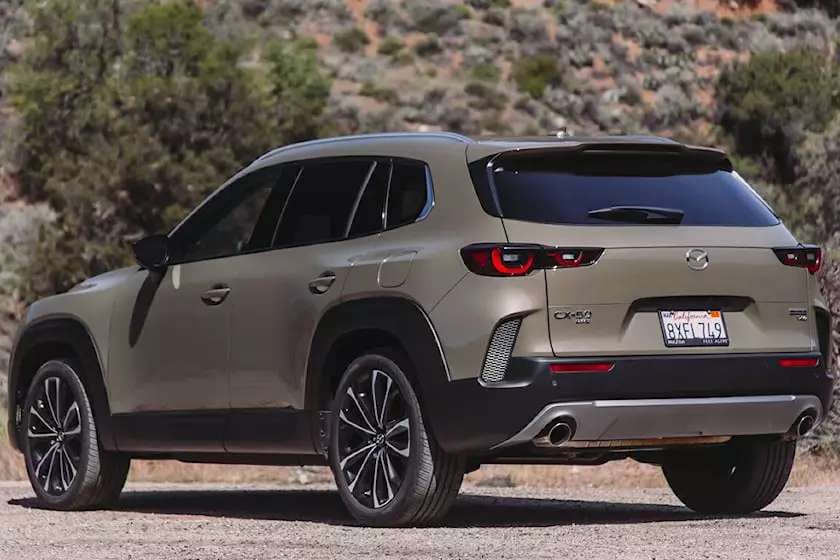 2023 Mazda CX-50 રીઅર એંગલ વ્યુ