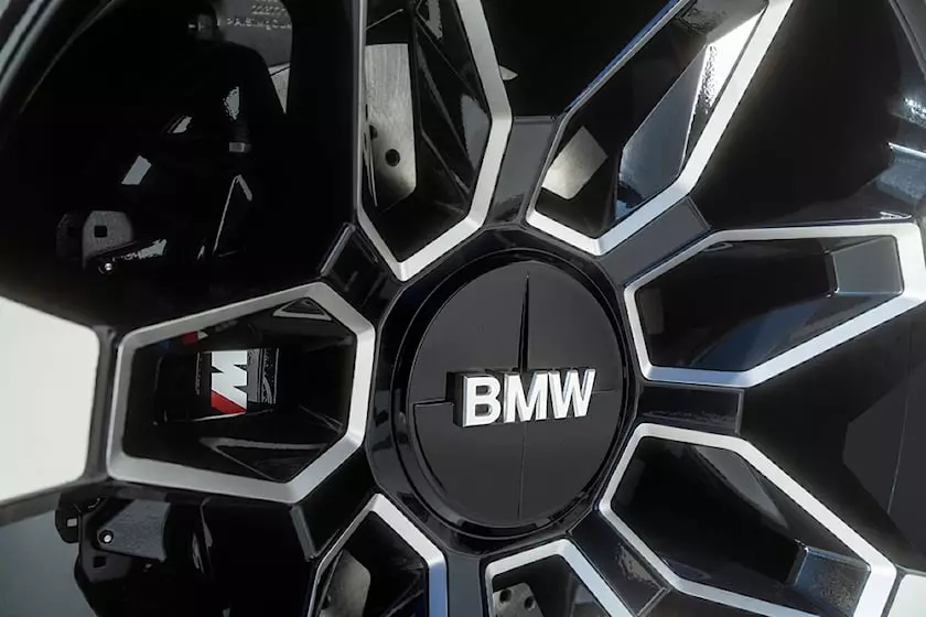 BMW beskôge mar ien motor foar Concept XM 38604_8