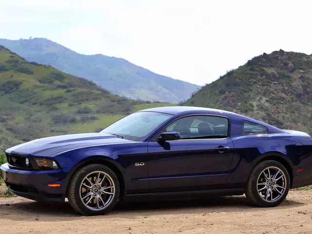 2013 Mustang Shelby GT500 স্টাইলিং পেতে 38641_2