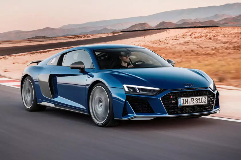 Audi R8 Coupe 2020, вид спереди за рулем