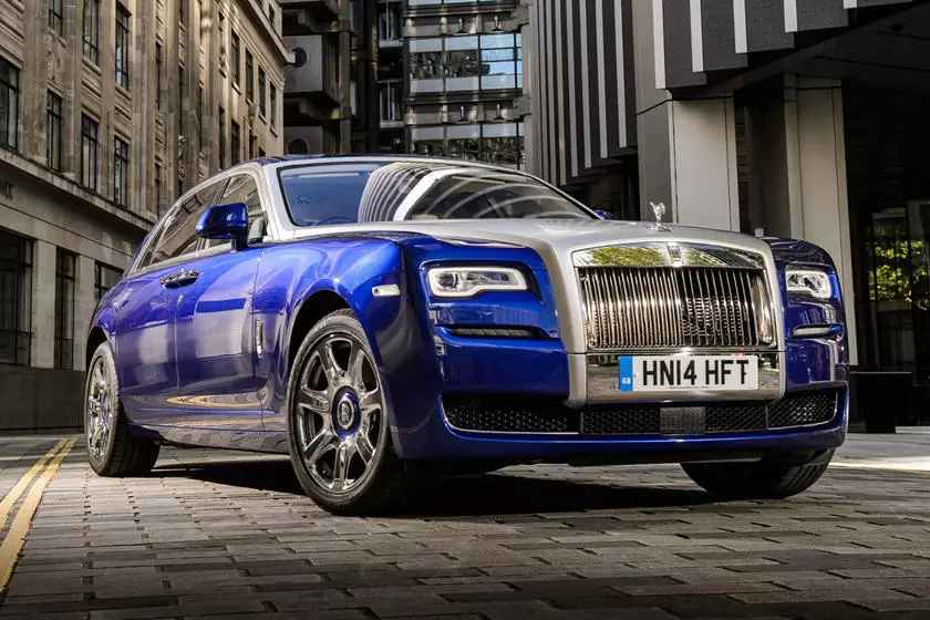 2015-2020 Rolls-Royce Ghost წინა კუთხის ხედი