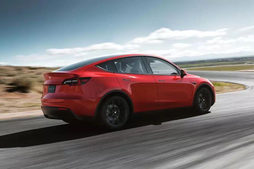 2020-2021 Tesla Model Y pogled od pozadi