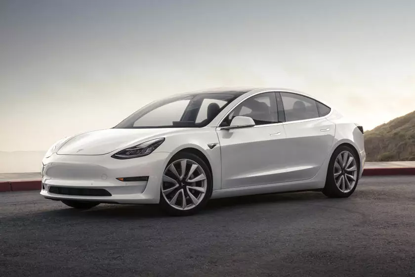 2017-2021 Tesla Model 3 Skats no priekšējā leņķa