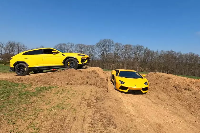 Žiūrėkite, kaip Lamborghini Urus šokinėja per Aventadorą 38911_2