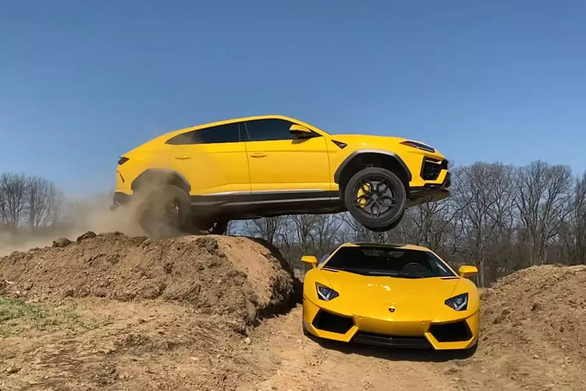 Žiūrėkite, kaip Lamborghini Urus šokinėja per Aventadorą 38911_4