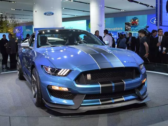 Yaya Ƙarfin Sabon Shelby GT350 Da GT350R Mustang? Muna Da Amsa 39091_1