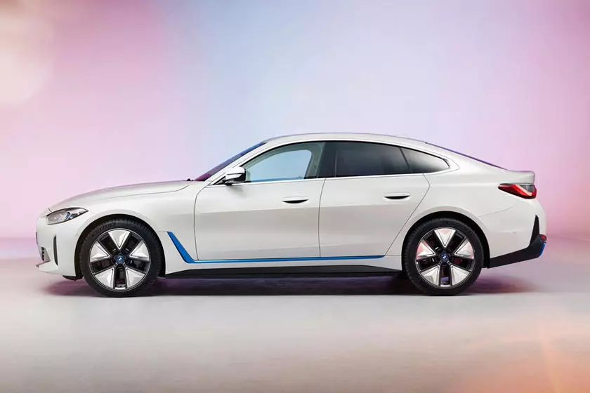 2022 BMW i4 hliðarsýn