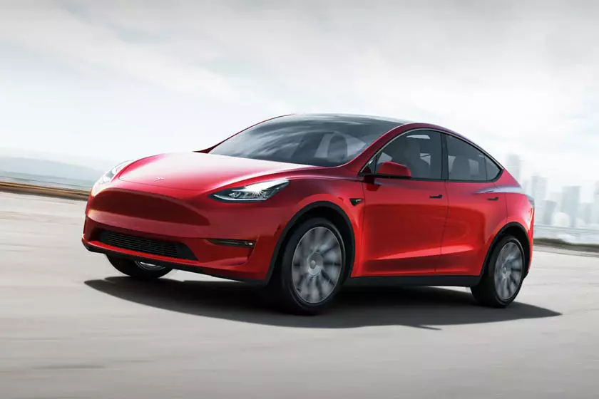 2020 оны Tesla Model Y-ийн урдаас харах