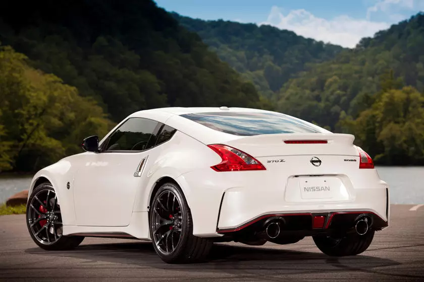 2015-2020 Nissan 370Z NISMO Vedere în unghi din spate