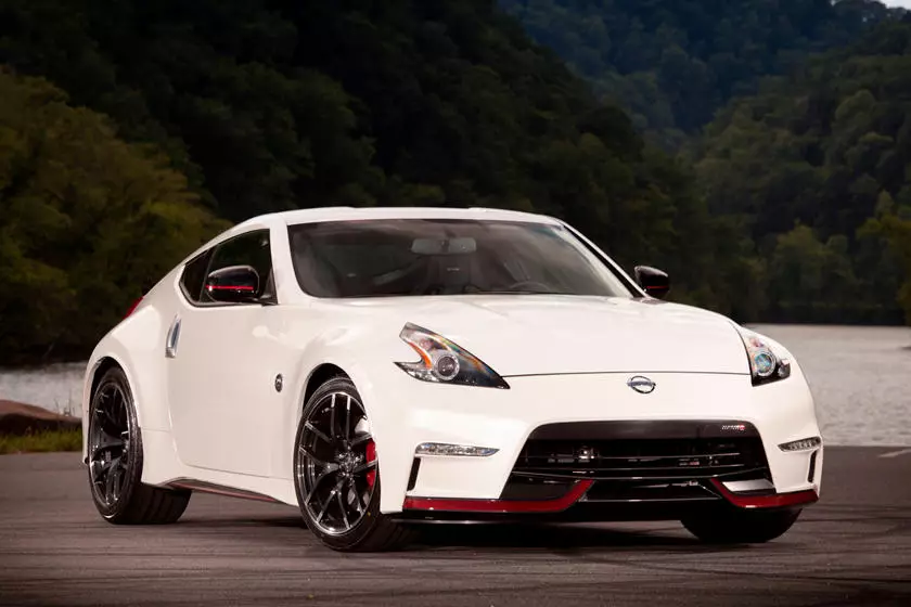 2015-2020 نسان 370Z NISMO فرنٽ اينگل ڏسو