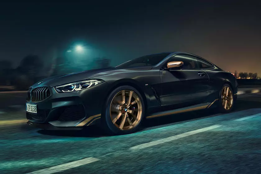 Naujasis BMW 8 serijos Golden Thunder leidimas turi tamsiąją pusę 39192_1