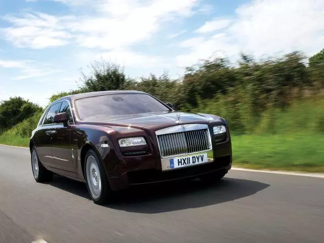 Iu Transformis Ĉi tiun Rolls-Royce en Veran Vivan Version de 