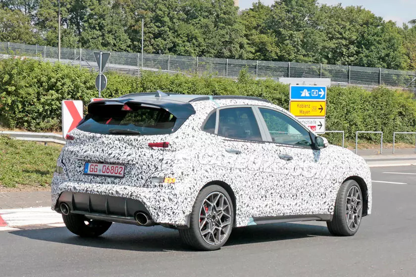 2022 Hyundai Kona N Spy Pics پیچھے کا زاویہ دیکھیں