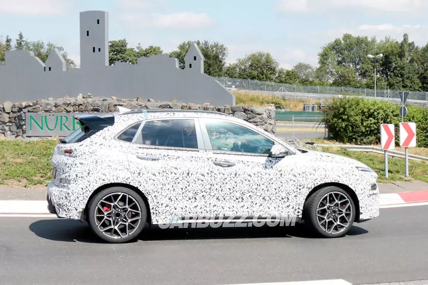 2022 Hyundai Kona N Spy Pics ਸਾਈਡ ਵਿਊ