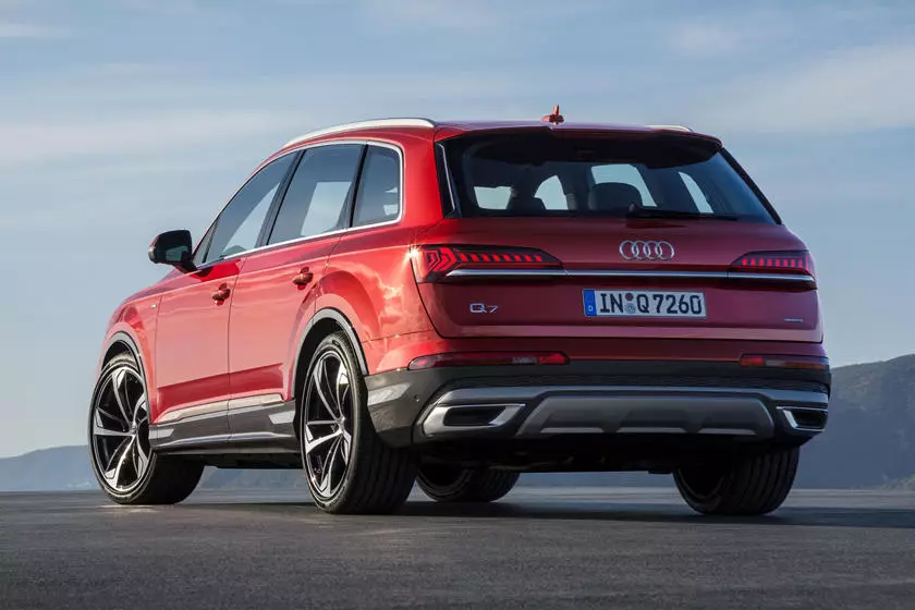 2020-2021 Audi Q7 রিয়ার অ্যাঙ্গেল ভিউ