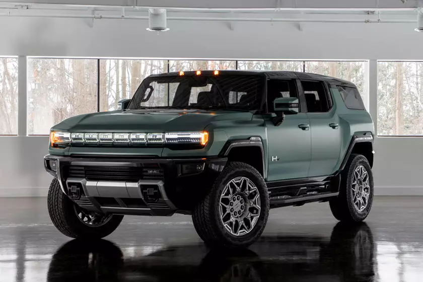 2024 GMC Hummer SUV የፊት አንግል እይታ