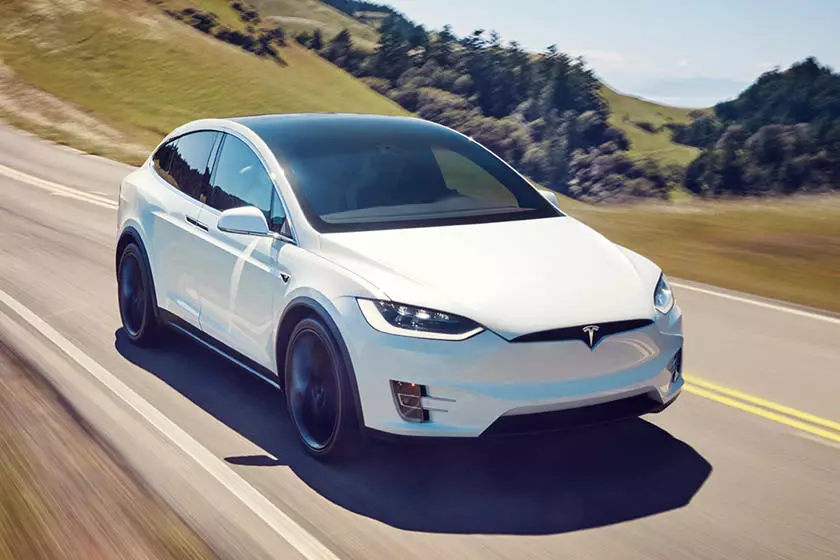 2016-2020 Tesla Model X, pogled od spredaj, vožnja
