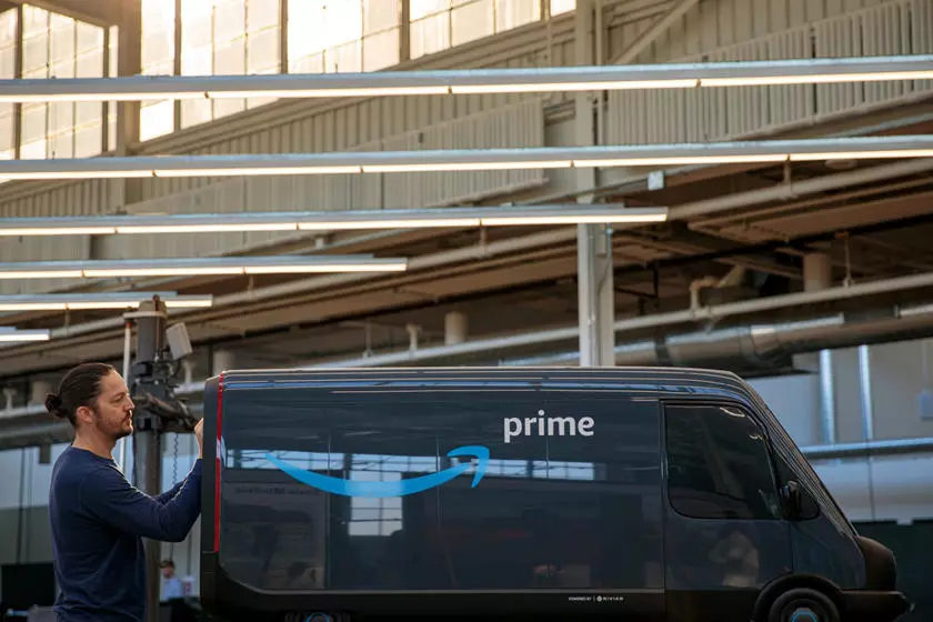 Amazon mostra suas novas vans de entrega construídas em Rivian 39636_2