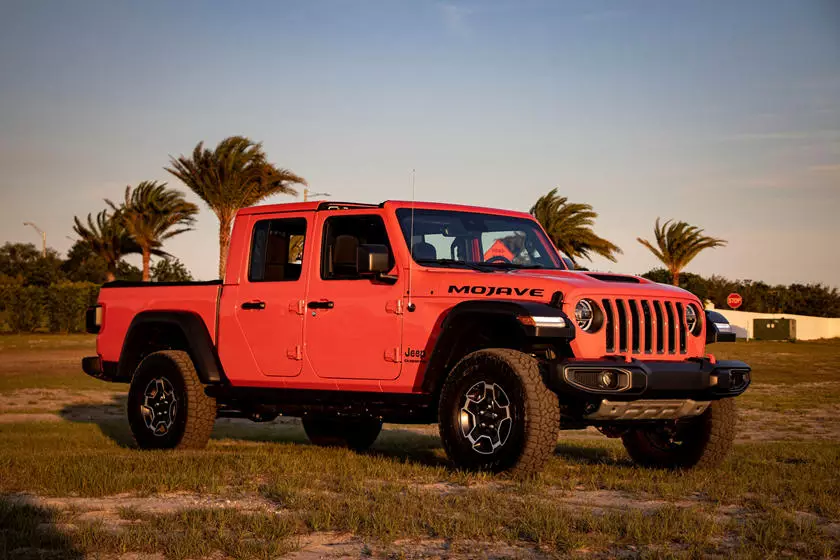 2020-2021 Jeep Gladiator Front-End View