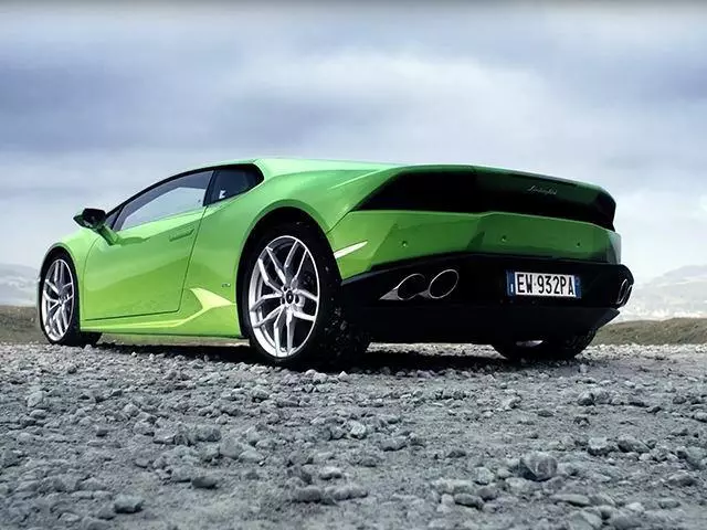 Ingabe I-Lamborghini Huracan Ehamba Ngesondo Lasemuva Izoba Kithi Maduze? 39680_1