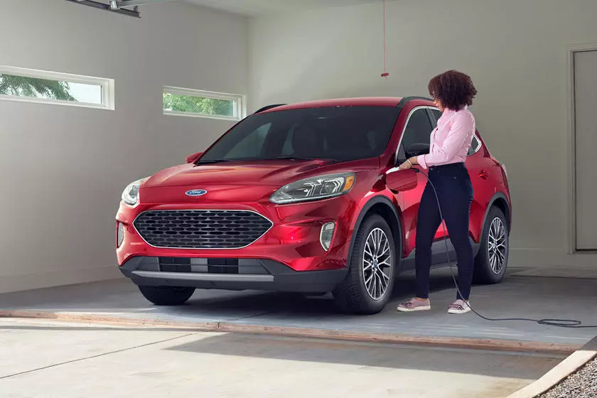 2020 Ford Escape PHEV Ili Ndi Ubwino Wambiri Kuposa Toyota RAV4 Prime 39690_1