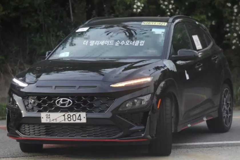 El Hyundai Kona N 2022 sembla afamat de sang de Golf GTI 39845_2