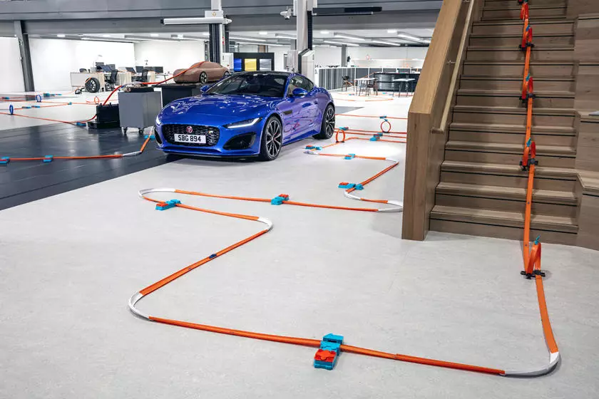 Féach ar The Jaguar F-Type Break A World Record 39892_5