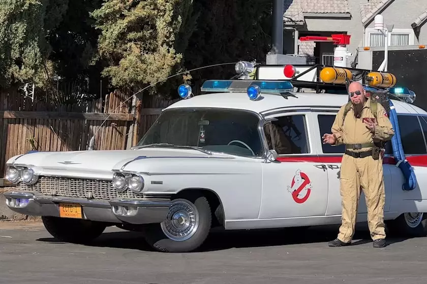 Sa a Awesome Ecto-1 Repli sanble pare pou Ghostbusting 39935_6