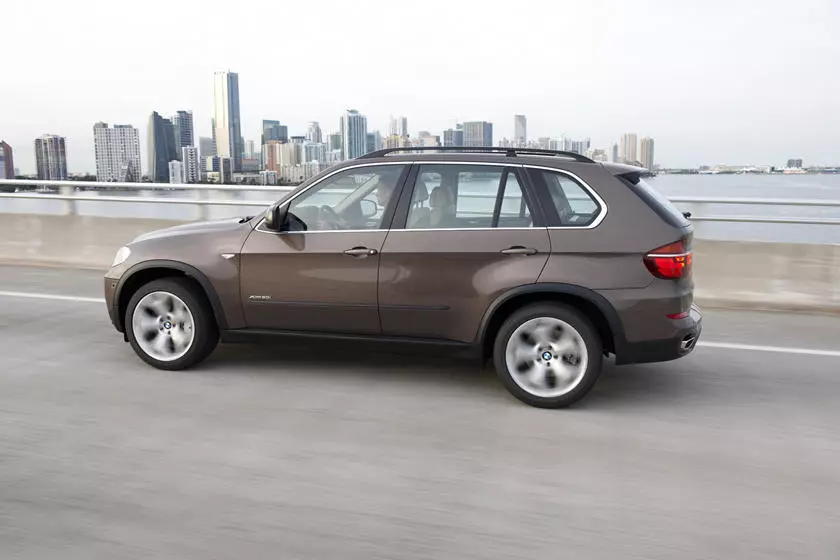 2011-2013 BMW X5 የጎን እይታ መንዳት