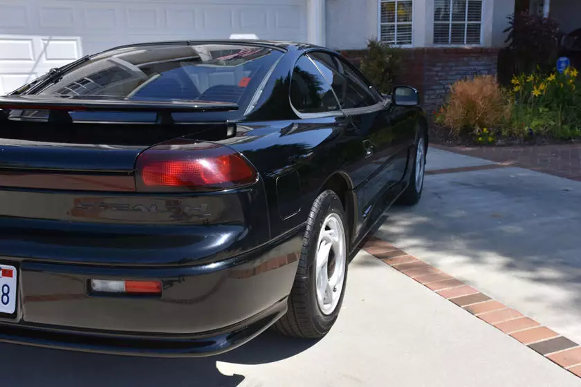 Izdzīvojiet savus 90. gadu sapņus, izmantojot šo Dodge Stealth R/T 40238_3