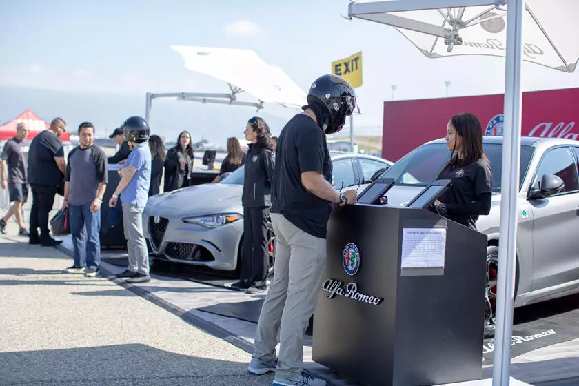 Alfa Romeo s'est rendu à un événement BMW pour débaucher des clients 40320_8