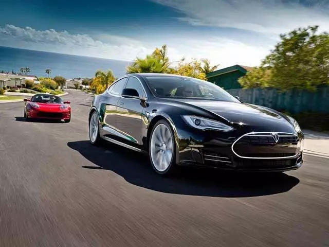 Ford dị njikere imefu ijeri mmadụ na-ewere Tesla na ndị ọzọ na-emepụta Eco 40322_3