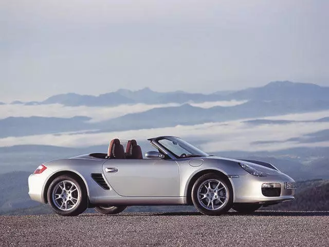 Ayẹyẹ Porsche Boxster: Ẹniti a Daakọ-Pasted sinu Cayman 40327_1