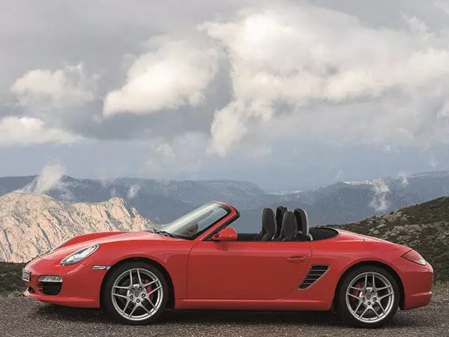 Ayẹyẹ Porsche Boxster: Ẹniti a Daakọ-Pasted sinu Cayman 40327_3