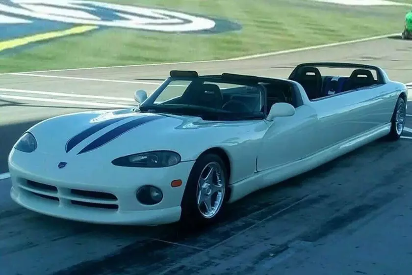 Este Dodge Viper Limo de 1996 é do que están feitos os pesadelos 40359_1