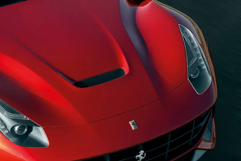 Капот Ferrari F12berlinetta 2013-2017 років