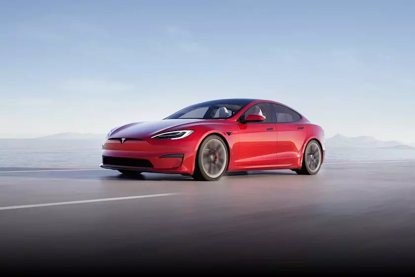 2021-2022 Tesla Model S Кариран изглед отпред за шофиране