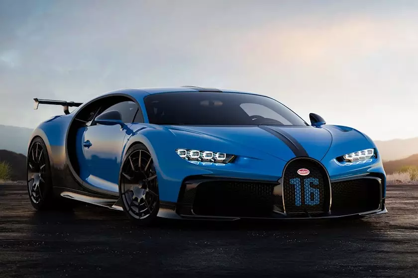 ទិដ្ឋភាពខាងមុខ Bugatti Chiron Pur Sport ឆ្នាំ 2021-2022