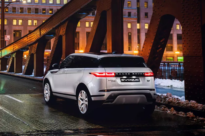 2020–2021 m. „Land Rover Range Rover Evoque“ vaizdas iš galinio kampo